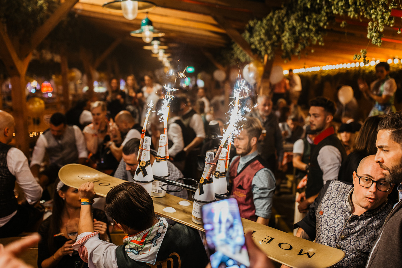 Wasen-Studio mit Michael Wilhelmer: Braucht es Champagner für 39.000 ...