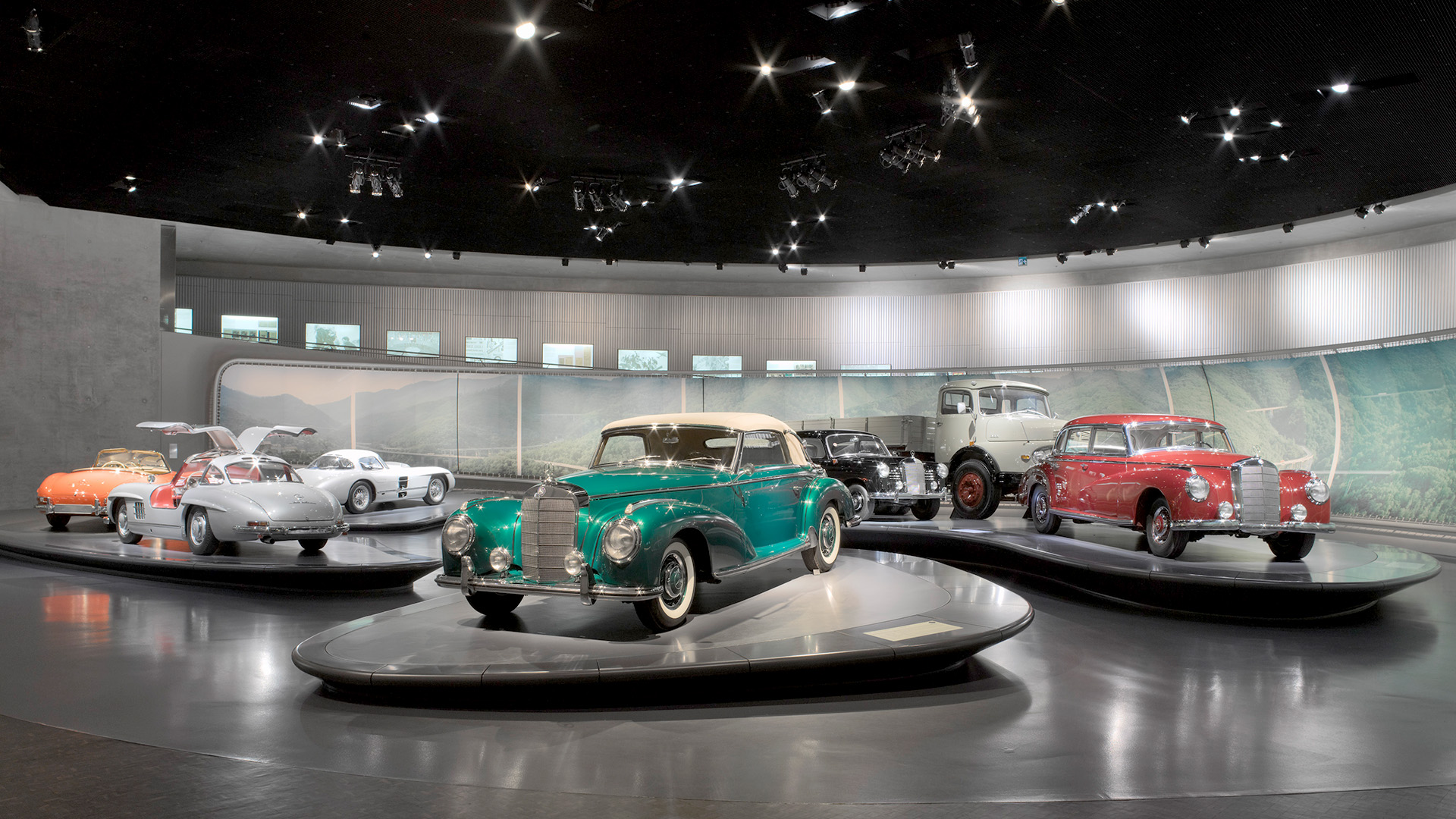 Mercedes-Benz Museum: Eine Stuttgarter Sehenswürdigkeit feiert 10 ...