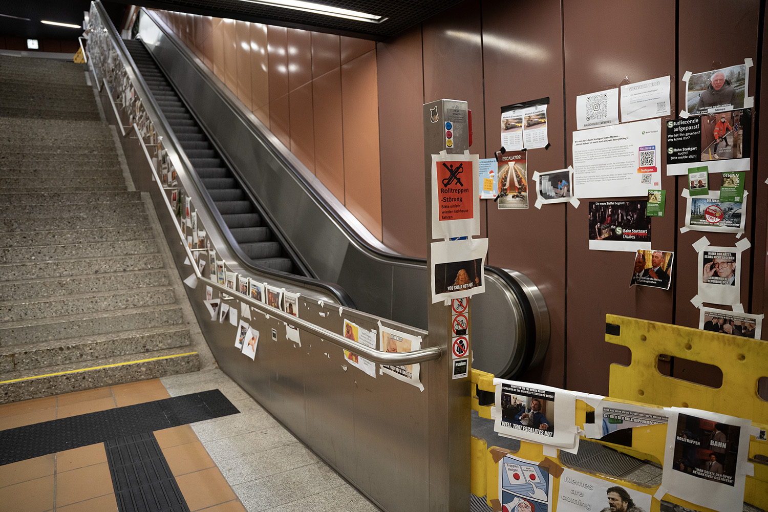 Memes als Protest gegen defekte Rolltreppe - STUGGI.TV