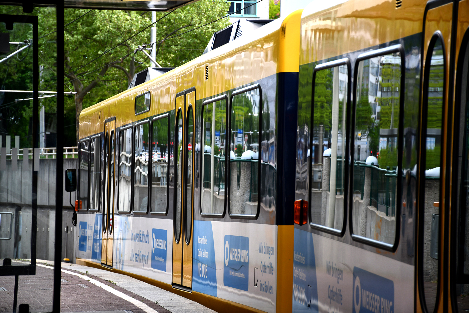 Frühlingsfest light: SSB macht Haltestellenansagen auf Schwäbisch ...